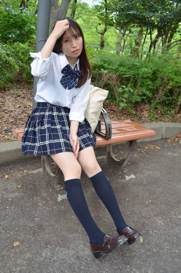 千早ちゃん制服ポートレート撮影 新宿中央公園編6 ベンチ撮影編前編 アシリカ あしにゃん ブログ